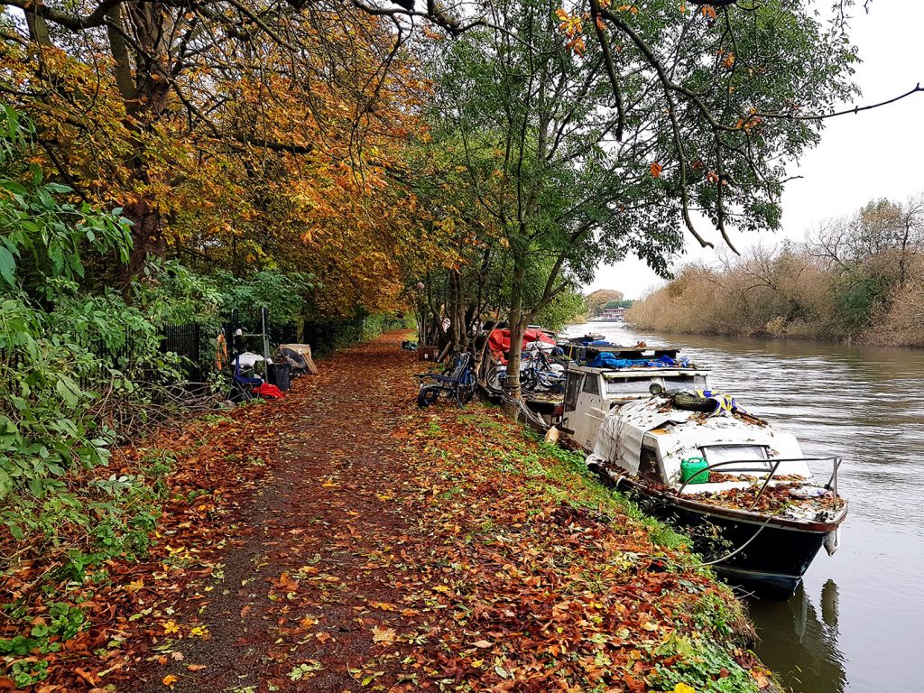 Light and shade on the Thames Path - The Outdoor Studio